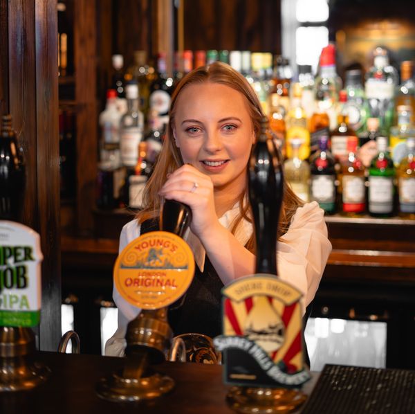 Tattenham Corner Pub | Unrivalled Views of Epsom Racecourse