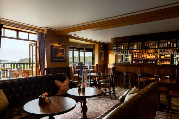 Tattenham Corner Pub | Unrivalled Views of Epsom Racecourse