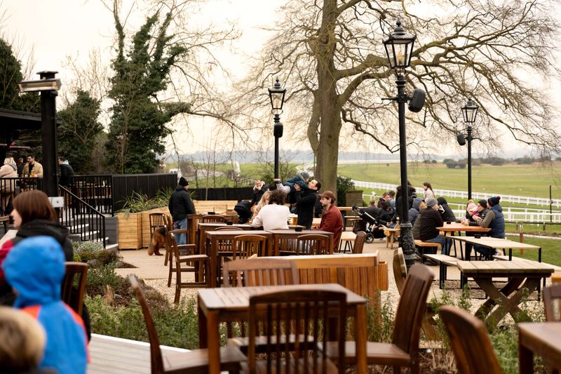 Tattenham Corner Pub | Unrivalled Views of Epsom Racecourse