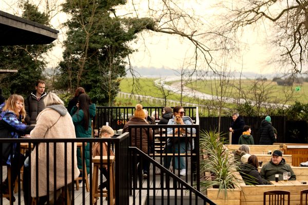 Tattenham Corner Pub | Unrivalled Views of Epsom Racecourse