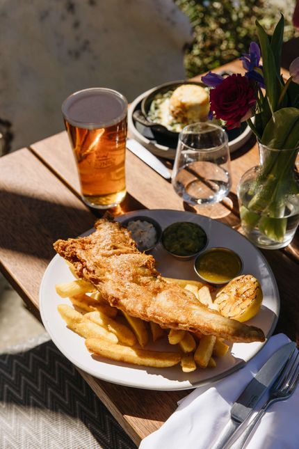 Tattenham Corner Pub | Unrivalled Views of Epsom Racecourse