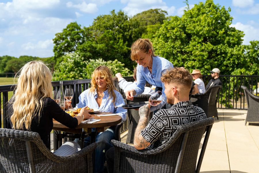 Tattenham Corner Pub | Unrivalled Views of Epsom Racecourse