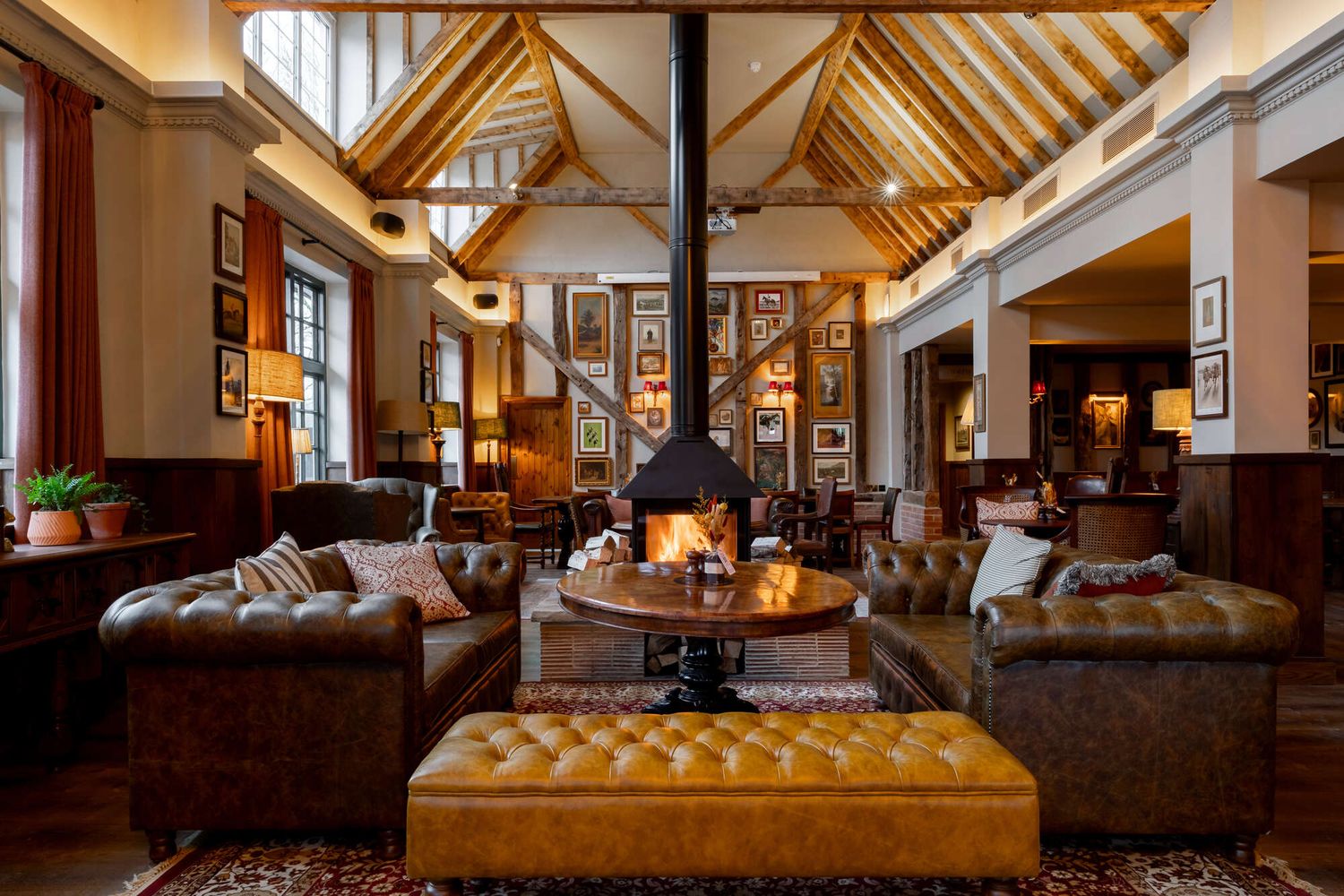 Tattenham Corner Pub | Unrivalled Views of Epsom Racecourse