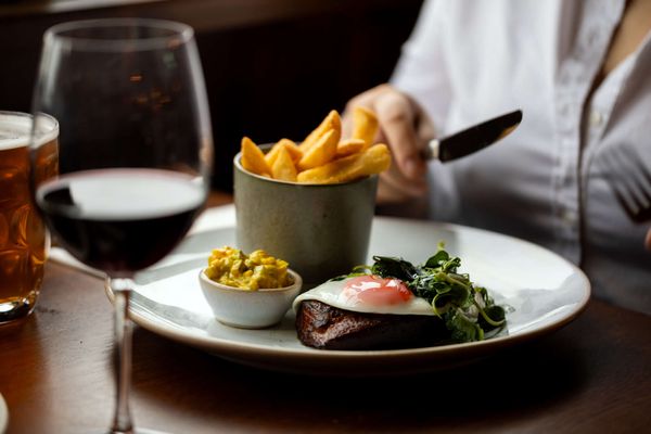 Tattenham Corner Pub | Unrivalled Views of Epsom Racecourse