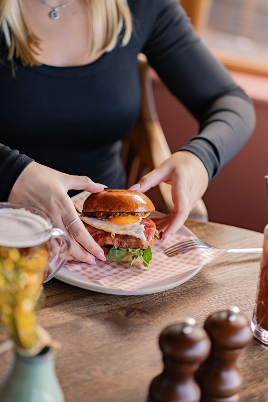 Tattenham Corner Pub | Unrivalled Views of Epsom Racecourse